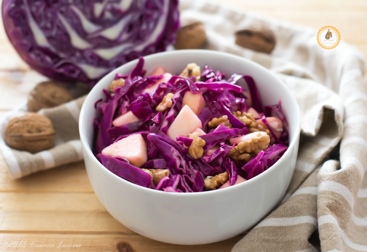 INSALATA DI CAVOLO ROSSO CON MELE E NOCI deliziosa e facilissima
